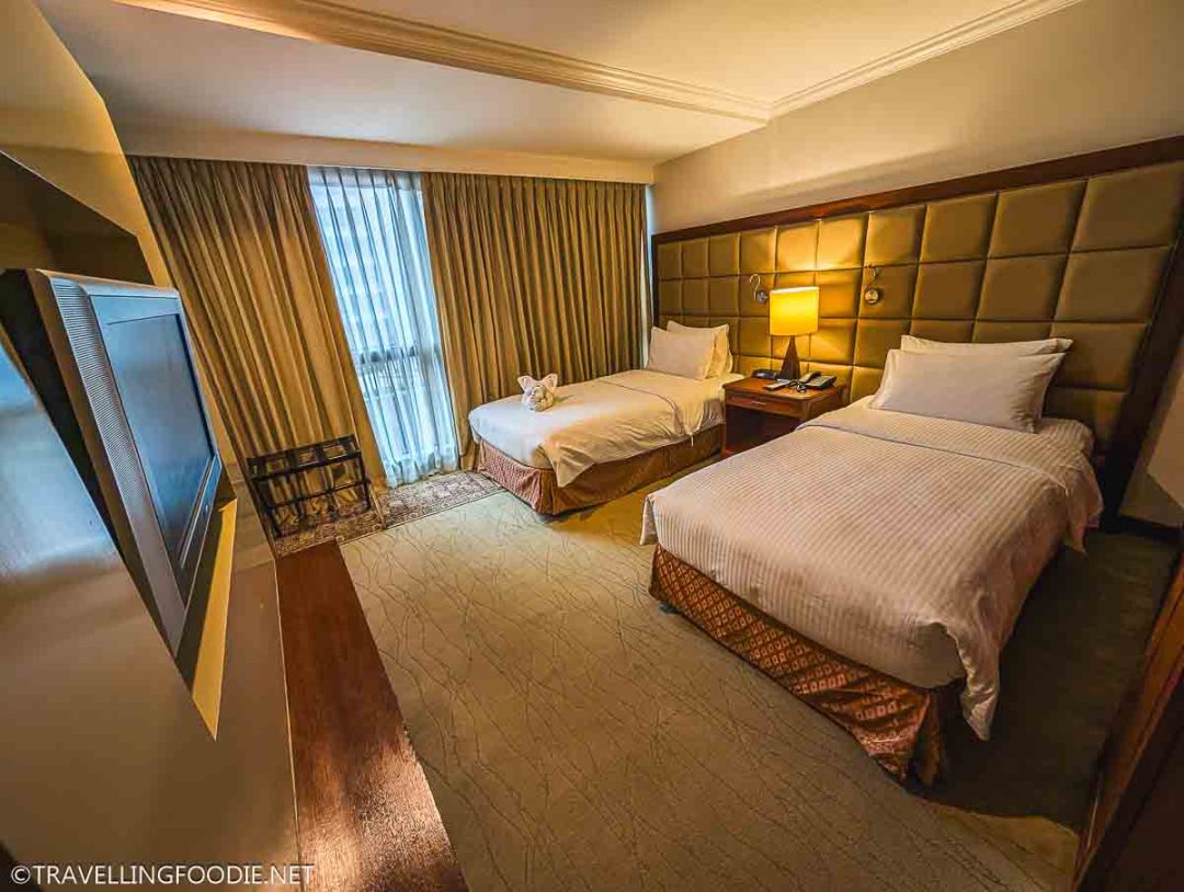 Discovery Suites Manila: 4-Star Luxury Hotel in Ortigas (With Video ...